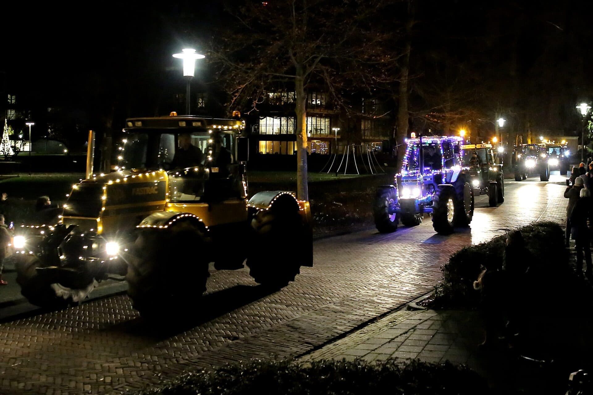 Versierde Trekkertocht brengt licht in Raalte en omgeving - Salland1