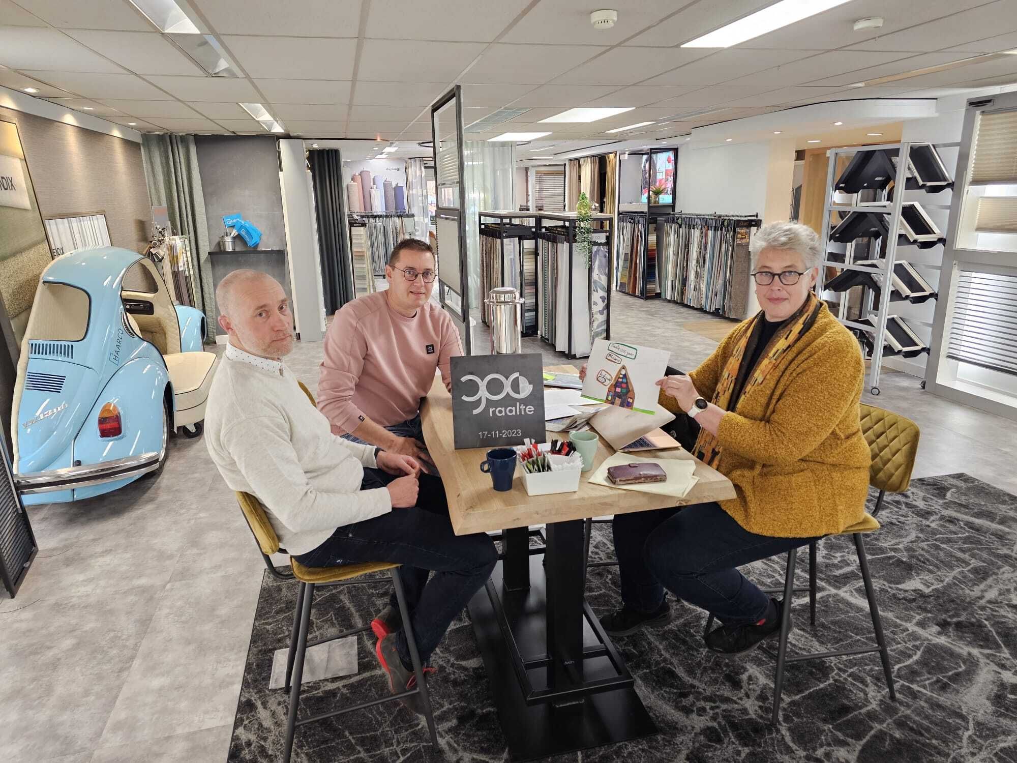 Innovatieve spullen verdwijnen in tijdcapsule Raalte 900 - Salland1