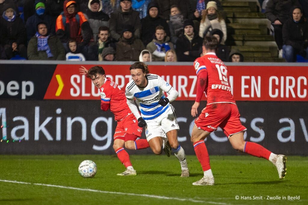 In beeld: PEC Zwolle verspeelt voorsprong op Heerenveen in blessuretijd - Salland1