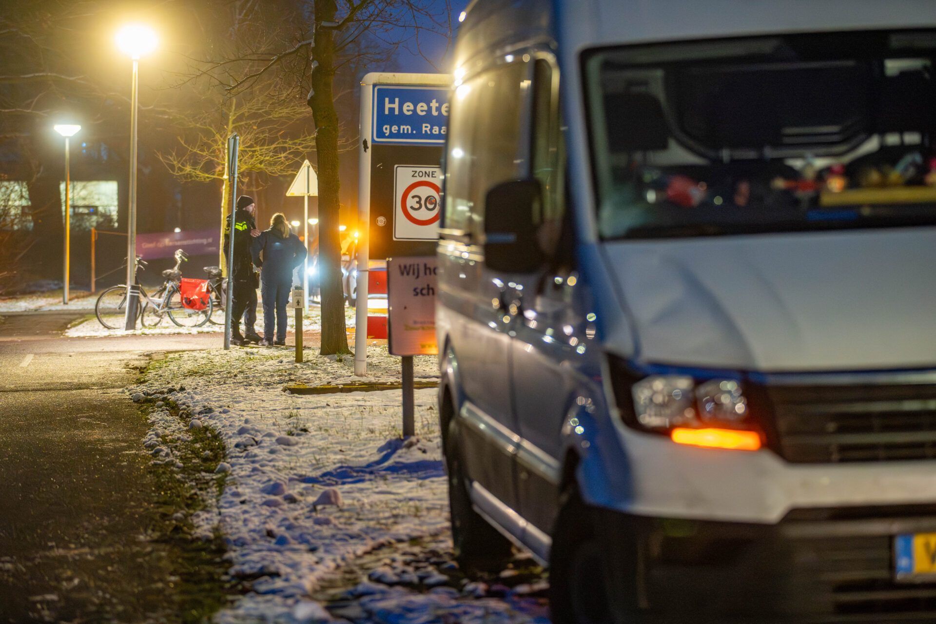 Zwaargewonde fietsster bij aanrijding met bestelbus in Heeten - Salland1