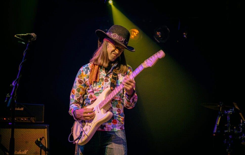 Jimi Hendrix-tribute naar Heino: The Hendrix Alive Project live in De ...
